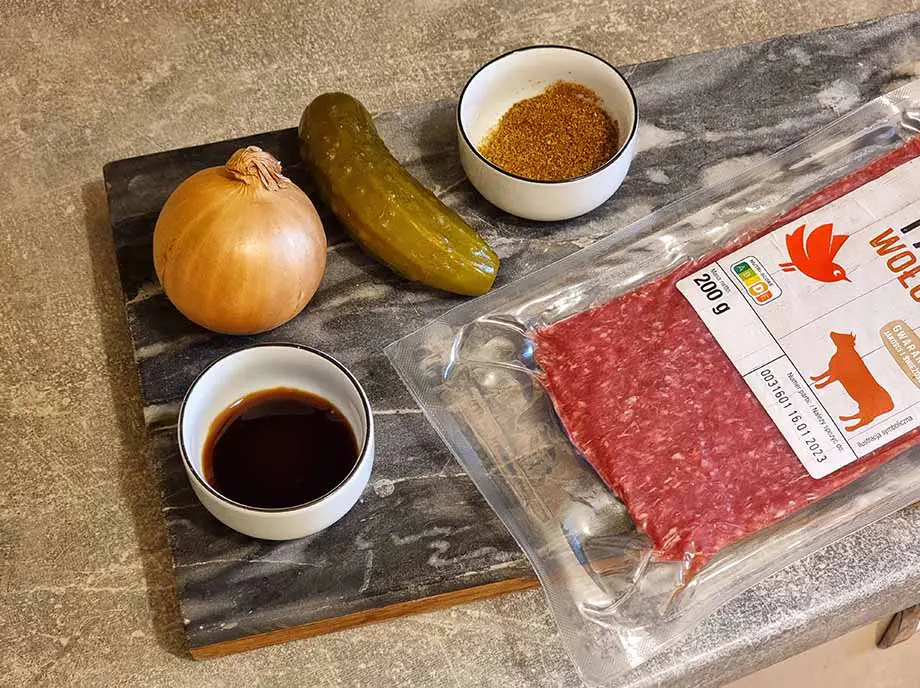 How To Serve And Eat Beef Tartare (Quick Tatar Recipe) - Toast 'n Fry