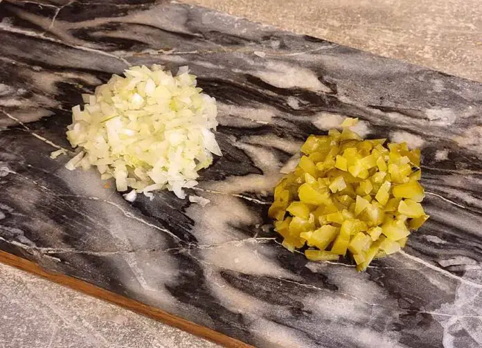 How To Serve And Eat Beef Tartare (Quick Tatar Recipe) - Toast 'n Fry