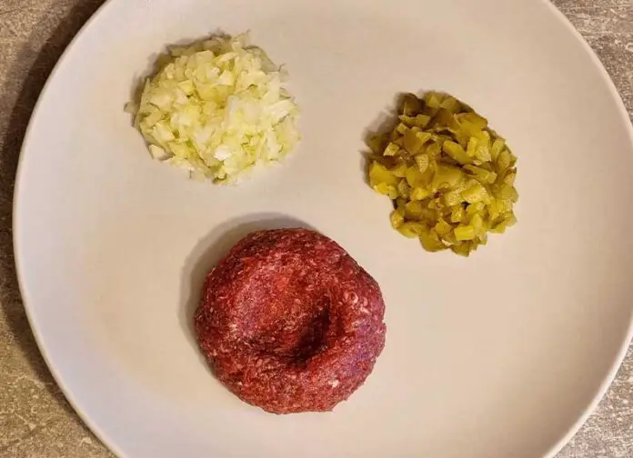 How To Serve And Eat Beef Tartare (Quick Tatar Recipe) - Toast 'n Fry
