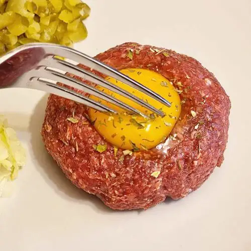 How To Serve And Eat Beef Tartare (Quick Tatar Recipe) - Toast 'n Fry