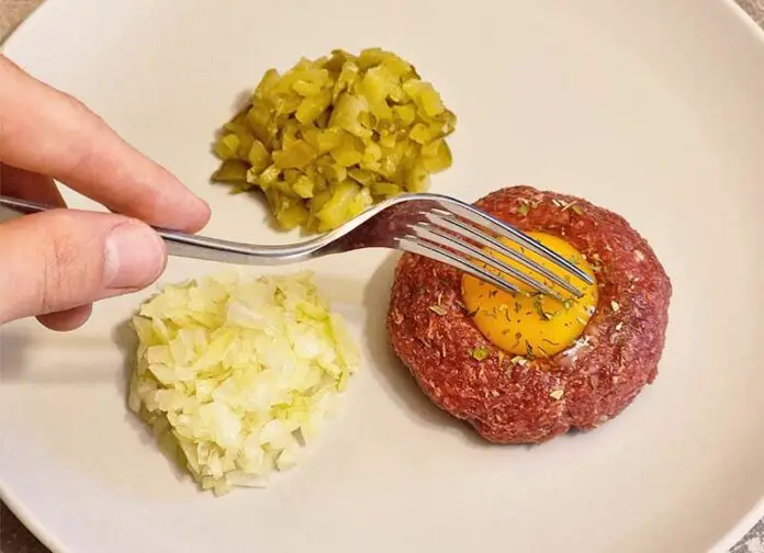 How To Serve And Eat Beef Tartare (Quick Tatar Recipe) - Toast 'n Fry