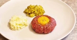 How To Serve And Eat Beef Tartare (Quick Tatar Recipe) - Toast 'n Fry