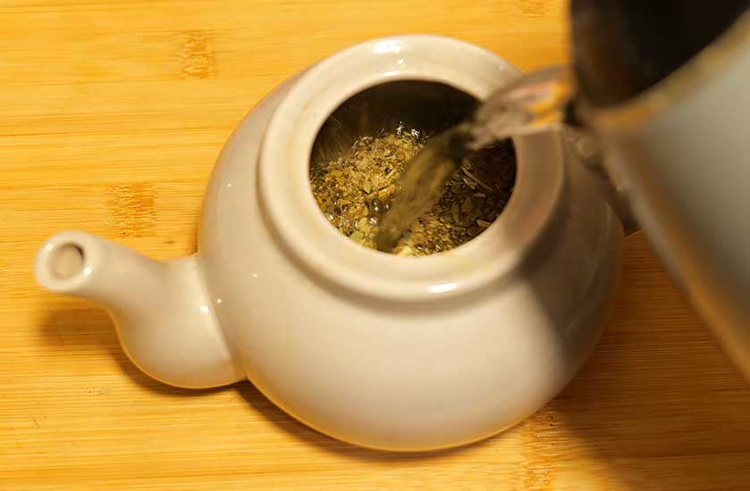 How To Prepare Yerba Mate With Just a Teapot (No Strainer!) - Toast 'n Fry